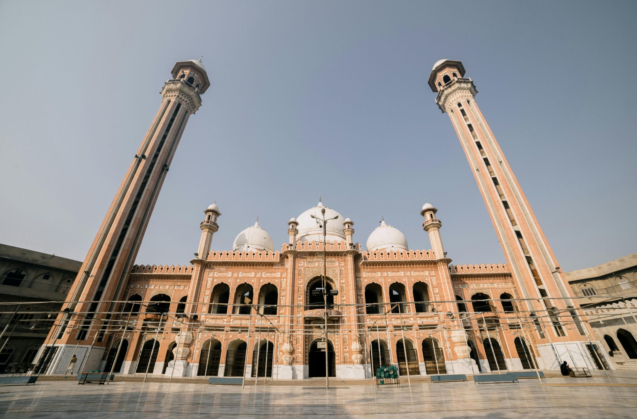 Pakistan Tour Packages 2025 – Book Honeymoon & Family Trips